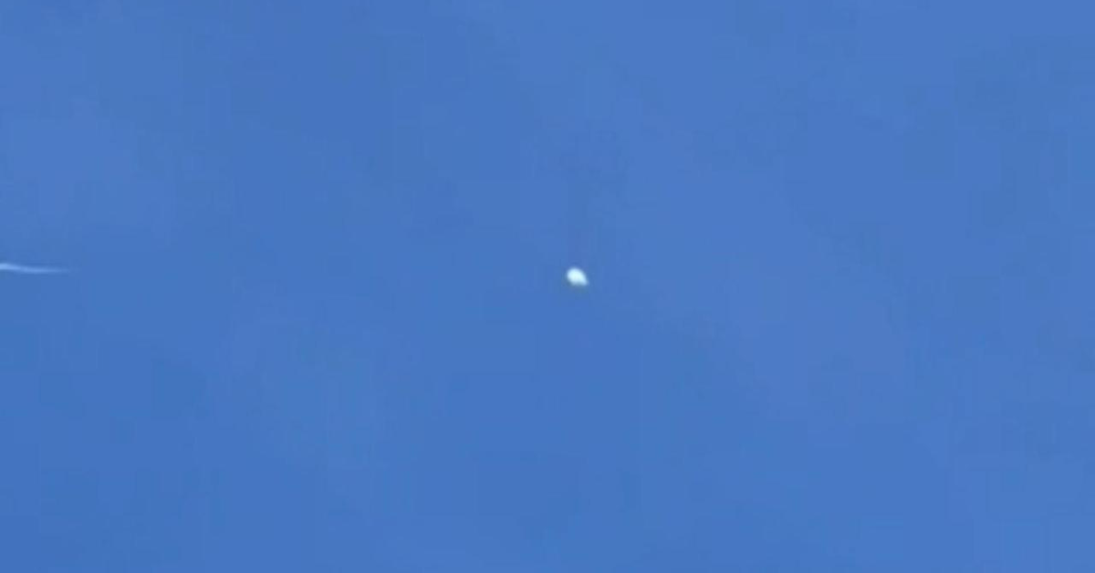 ‘Small’ high-altitude balloon of unknown origin flying over Colorado ...