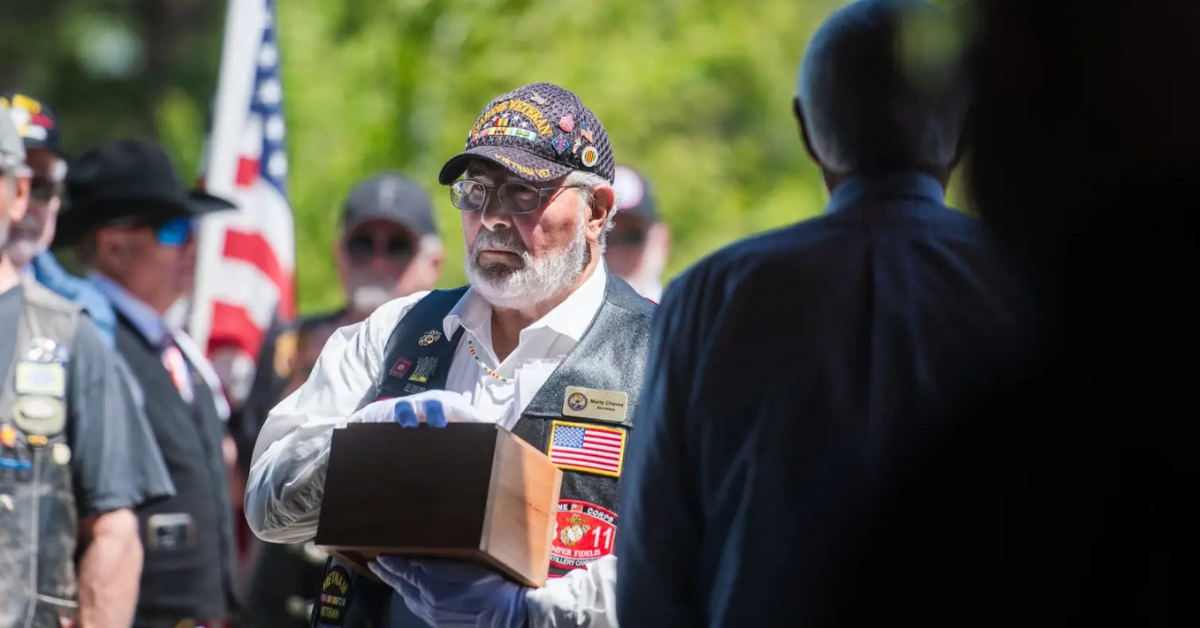 Colorado vets go through hundreds of unclaimed cremated remains to give ...